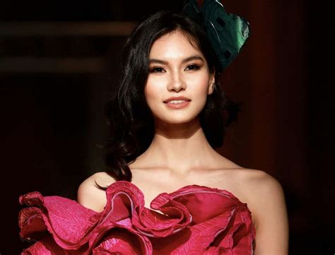 Сайд асан П Сэргэлэнгийн охин Нандин Эх дэлхийн мисс ээс мөнгөн медалт хүртлээ