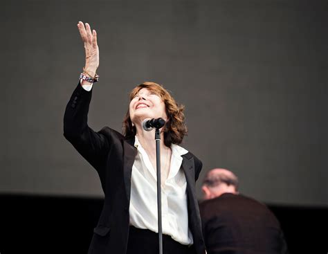 Jane Birkin Performed Serge Gainsbourgs Songs With An Orchestra At