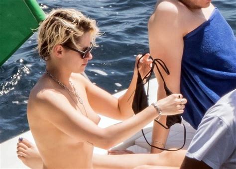 Kristen Stewart Tanning Her Ta Tas Pic