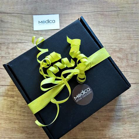 ВЕГАН Кутия Modica с шоколадови бонбони и шоколади