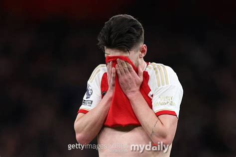 나 돌아갈래 아스날 1700억 Mf의 친정팀 사랑 올 시즌 2번 맞대결에서 모두 패배