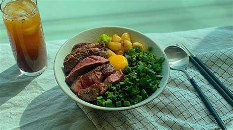 요즘 핫한 솥밥 스테이크 솥밥 🥩 홈브런치 Youtube