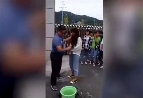 برخورد متفاوت آقای معلم با دختران آرایش کرده دبیرستانی فیلم