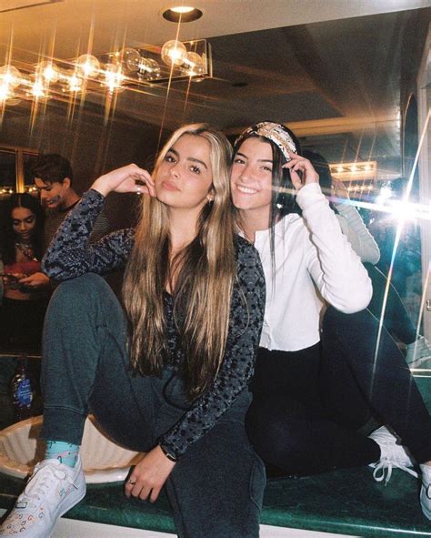 Charli D Amelio Wallpapers Top Free Charli D Amelio Backgrounds Wallpaperaccess