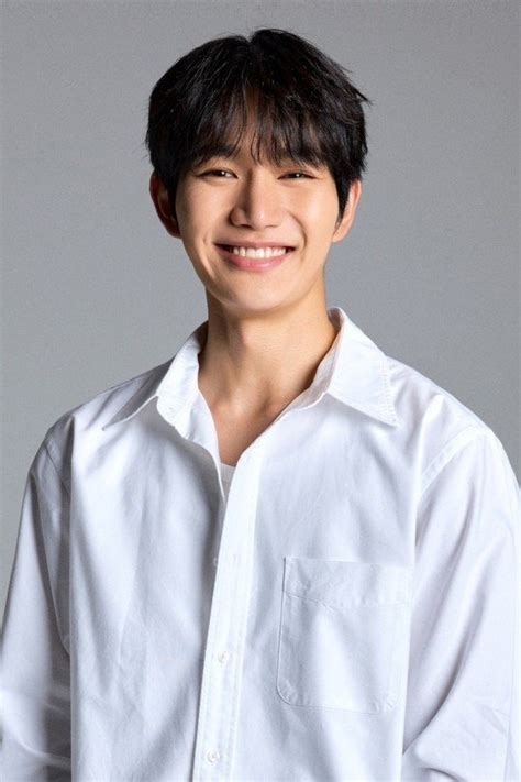 Under The Queens Umbrella Yoon Sang Hyeon Becomes Park Shin Hyes