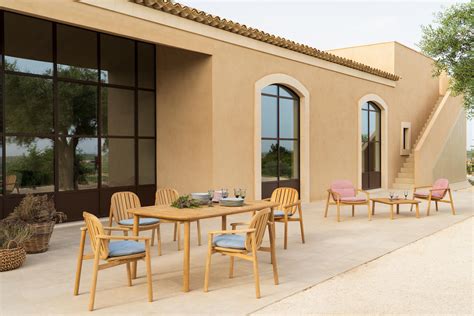 Square Tables That Seat 12