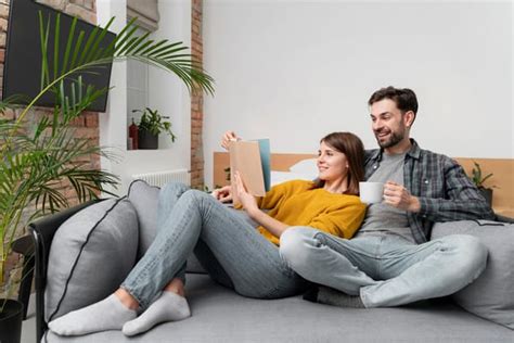 25 Incredibly Fun Date Ideas For Introverts With NO Crowd