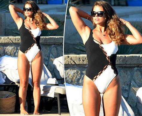 Most Incredible Celebrity Camel Toes 12 Pics Camel Toe Kingdom