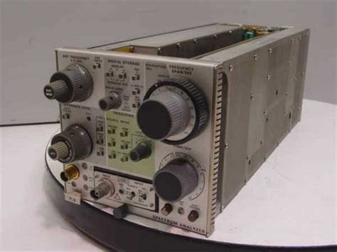 Tektronix 7l5 Spectrum Analyzer