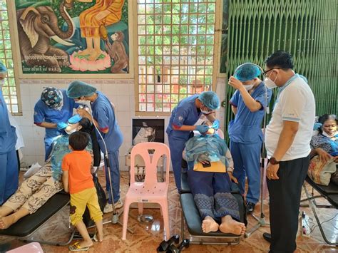 រដ្ឋមន្ត្រីសុខាភិបាលដឹកនាំក្រុមគ្រូពេទ្យស័្មគ្រចិត្ត ស វ ស