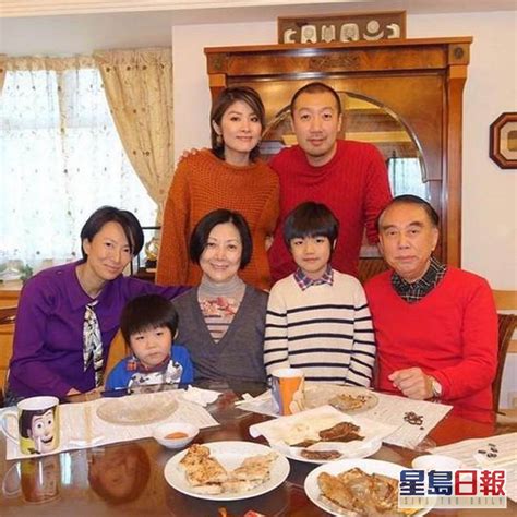 50歲陳慧琳生圖流出登微博熱搜 真實狀態嚇窒網民 星島日報