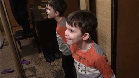 Папа учит сына подтягиваться Youtube