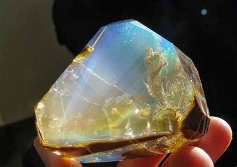 宝石是不是石头 怎样的石头是宝石 宝石与石头 大山谷图库