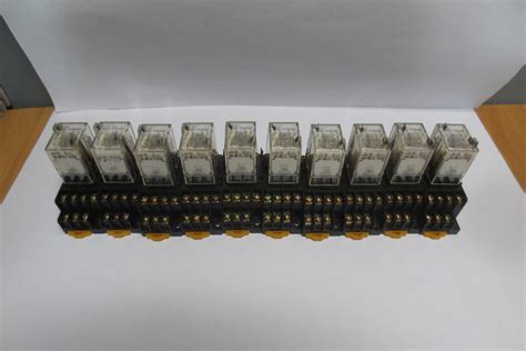 【やや傷や汚れあり】 ★ 10個セット ★ Omron オムロン ミニパワーリレー ★ My4n ★ 100v 110vac ソケット