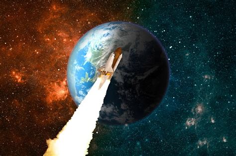 은하계와 행성을 통해 우주 왕복선 항해 지구 행성을 도는 우주 왕복선 Nasa가 제공하는 이 이미지의 요소 0명에 대한 스톡 사진 및 기타 이미지 Istock