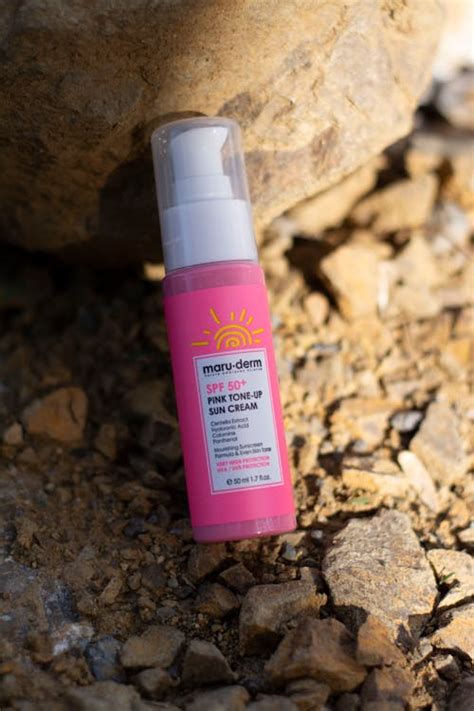 가방 건강 계절 돌보다 라이프스타일 럭셔리 레저 밀짚 모자 병 비치웨어 선 케어 선크림 스킨케어 스타일 아로마테라피 아름다움 액세서리 야외에서