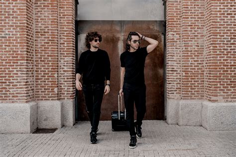 홀리키즈 2016년의 사역을 돌아보면 어떠신가요 예배당에 들어오지 못하고 머뭇머뭇하던 아이를 반갑게 맞이하지 못 했던 일 무슨 이유인지 모르게 울고 있는 아이를