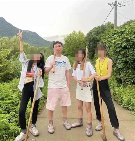 网友偶遇王思聪海边骑马 获美女相陪惬意休闲新浪图片