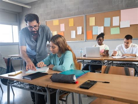 Profesor Y Estudiante C Mo Deber A Ser La Relaci N En El Aula Pdv Colegios
