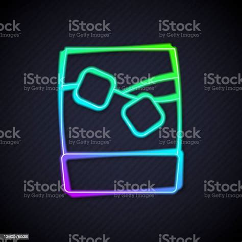 검은 배경에 고립 된 얼음 큐브 아이콘 위스키의 빛나는 네온 라인 유리 벡터 각얼음에 대한 스톡 벡터 아트 및 기타 이미지 각얼음 다중 색상 단일 객체 Istock