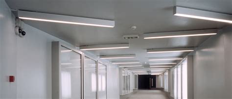 Zeta 1 8 Linear Surface Versatile High Performance Lighting For Any Space