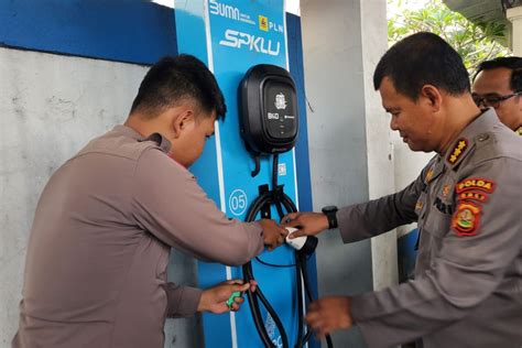 PLN Pasang SPKLU Di Polda Bali Perkuat Ekosistem Kendaraan Listrik ANTARA News Bali