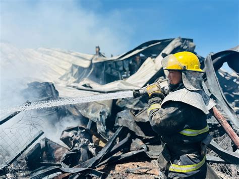 Гал түймрийг бүрэн унтраахаар ажиллаж байна