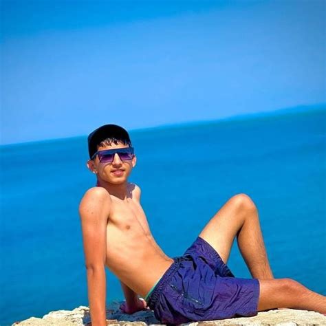 S Mlo 12 • Threads Say More