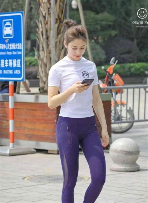 街拍 敢穿瑜伽裤出街的姑娘 就是单纯为了秀身材 搜狐大视野 搜狐新闻