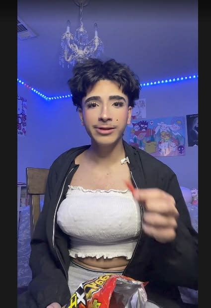 Arad Felling Pretty In 2024 Alex Pics Hispanic Aesthetic Cute Guy Pics