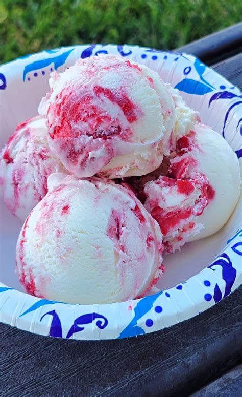 Raspberry Swirl Ice Cream Love To Be In The Kitchen