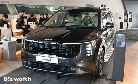 얼굴 바꾼 아빠차카니발 하이브리드 첫선 얼굴 바꾼 아빠차카니발 하이브리드 첫선