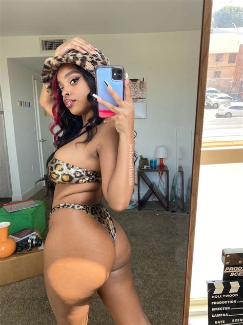 Social Media Wave Shesfreaky