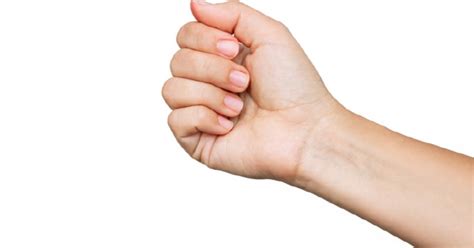 손톱 아래쪽 흰색 반달로 건강 상태를 체크한다