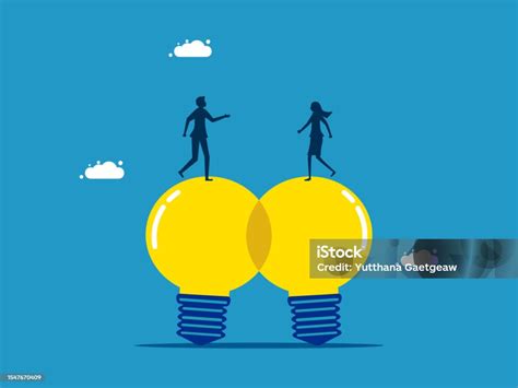 사업 아이디어를 브레인스토밍합니다 사업가들은 전구에 동의합니다 개발에 대한 스톡 벡터 아트 및 기타 이미지 개발 계획 공동체 Istock