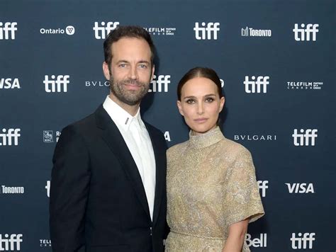 Stand Up Simps Natalie Portman Is Single Barstool Sports