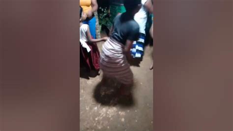 චූටි මල්ලිට ආච්චි වැහුවහාම නටපු නැටිල්ලකුත් නැ බෙරේ පලුවකුත් නැ Youtube