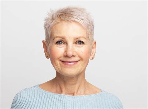 20 Lovely Haircuts For Women Over 60 With A Square Face