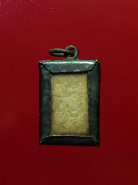 พระผงของขวัญวัดปากน้ำรุ่นสามพร้อมเลี่ยมเดิมจากวัด สวยๆหลายหมื่นผมรับเช่านะครับ 0813418846 Line