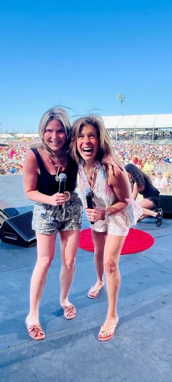 Hoda Kotb Feet Aznudefeet