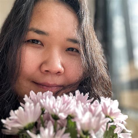 Өнөөдөр шинэ жилийн бэлэгний уут зүймэл урлалаар хээ гаргаж оёлоо