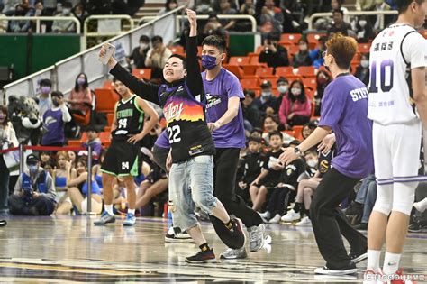 T1職籃球迷衝進場 魔獸直言太危險 Ettoday運動雲 Ettoday新聞雲