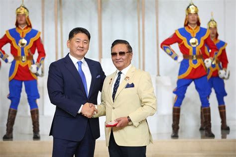 Б Жигжидэд Хөдөлмөрийн баатар цол хүртээлээ