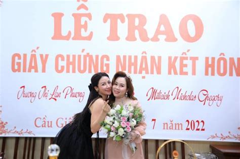 Diễn Viên Trương Phương Tổ Chức Lễ Trao Giấy Chứng Nhận Kết Hôn Cực Hoành Tráng Với Chồng Tây