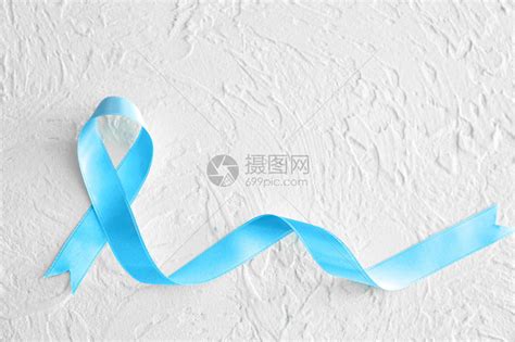 浅色背景上的蓝丝带前列腺癌概念高清图片下载 正版图片505445726 摄图网