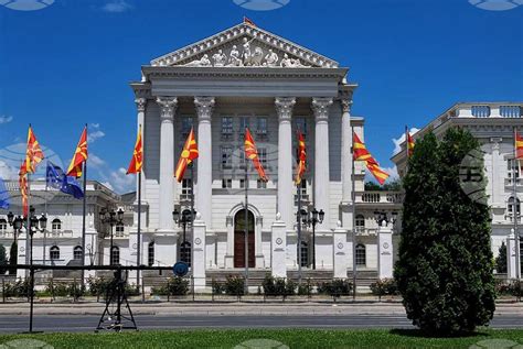 Правителството на Северна Македония замрази търговския марж за млечните продукти Утро