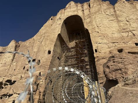มีความพยายามซ่อมพระพุทธรูปบามิยันในรัฐบาลก่อนของอัฟกานิสถาน แต่เมื่อตาลีบัน กลุ่มเดียวกับที่เคย