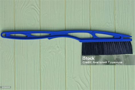 검은 강모가있는 자동차를위한 파란색 플라스틱 브러시 빗자루 1 개 0명에 대한 스톡 사진 및 기타 이미지 0명 개인 장식품 검은색 Istock
