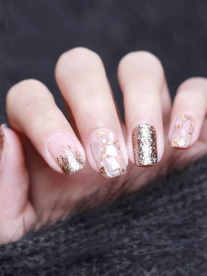 ลายเล็บสีทองความสวยที่ดูแพง