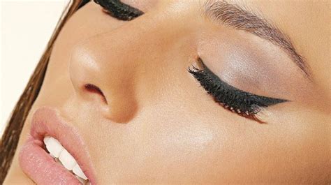 21 Genius Eyeliner Hacks Every Woman Needs To Know Eye Liner Tricks